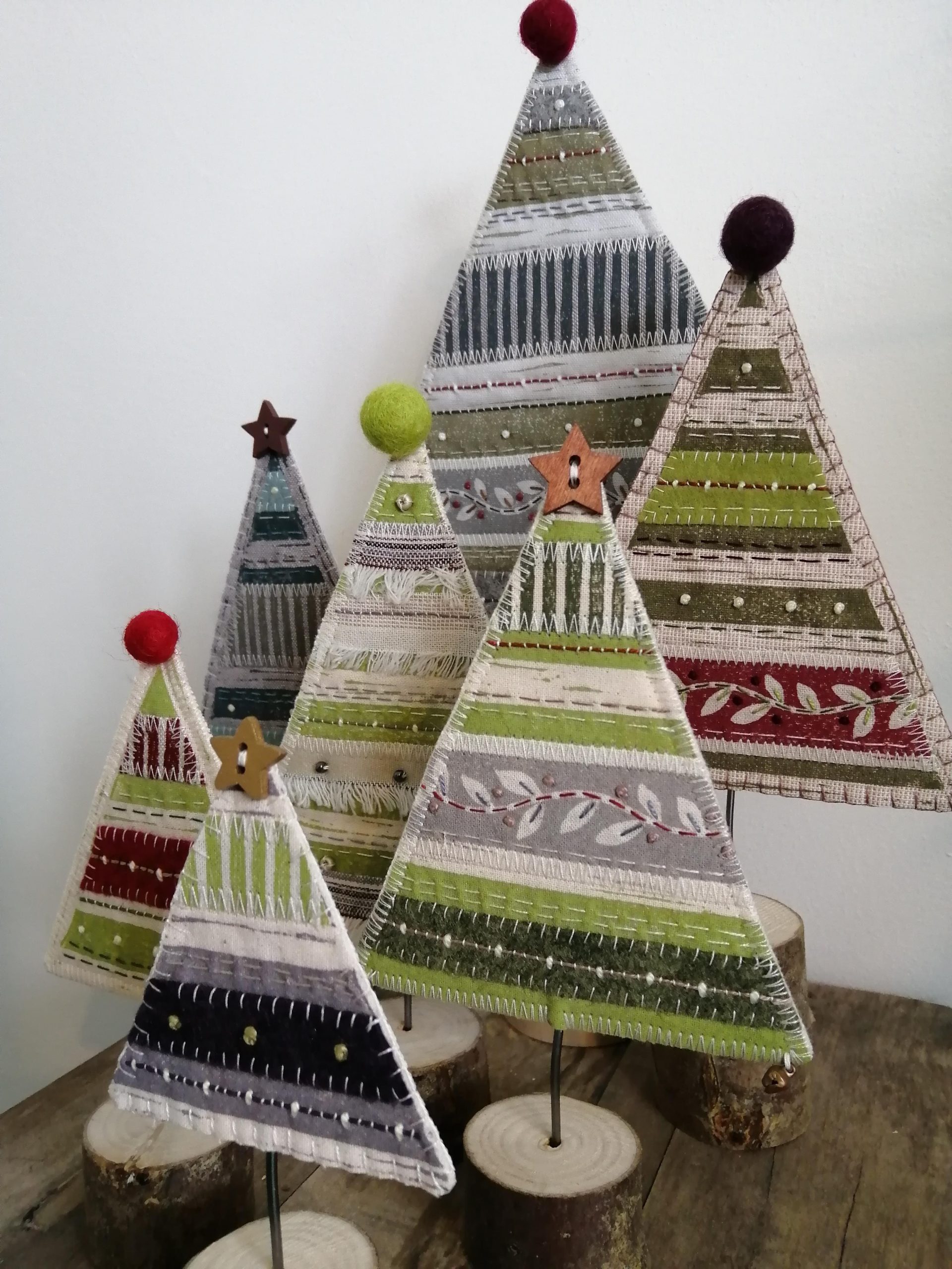 Triangle Christmas Trees - Louise Nichols ⋆ ThimbleStitch at Zoë’s